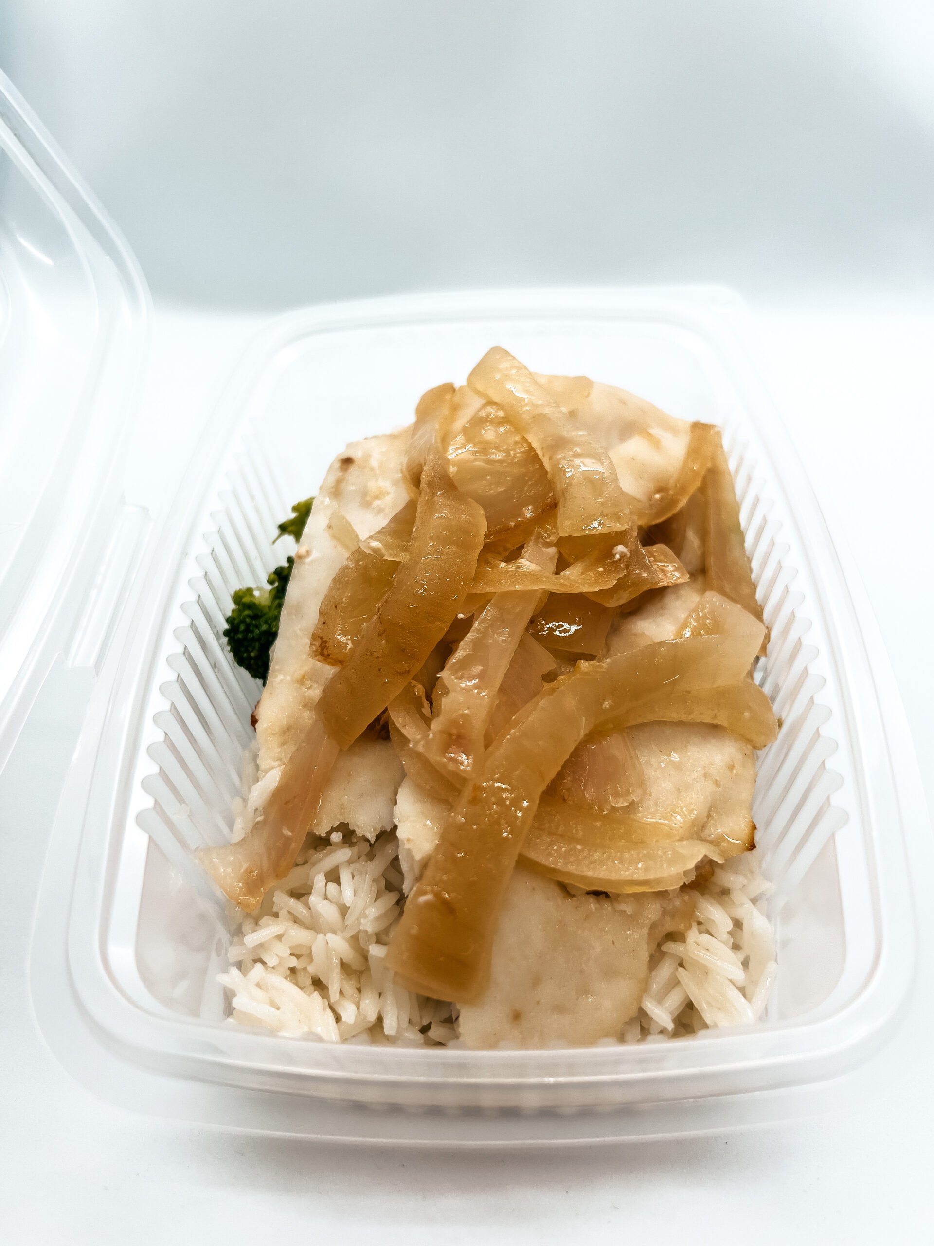 Filete de pescada ‘à Lagareiro’ com arroz basmati e brócolos – Umbigo Feliz